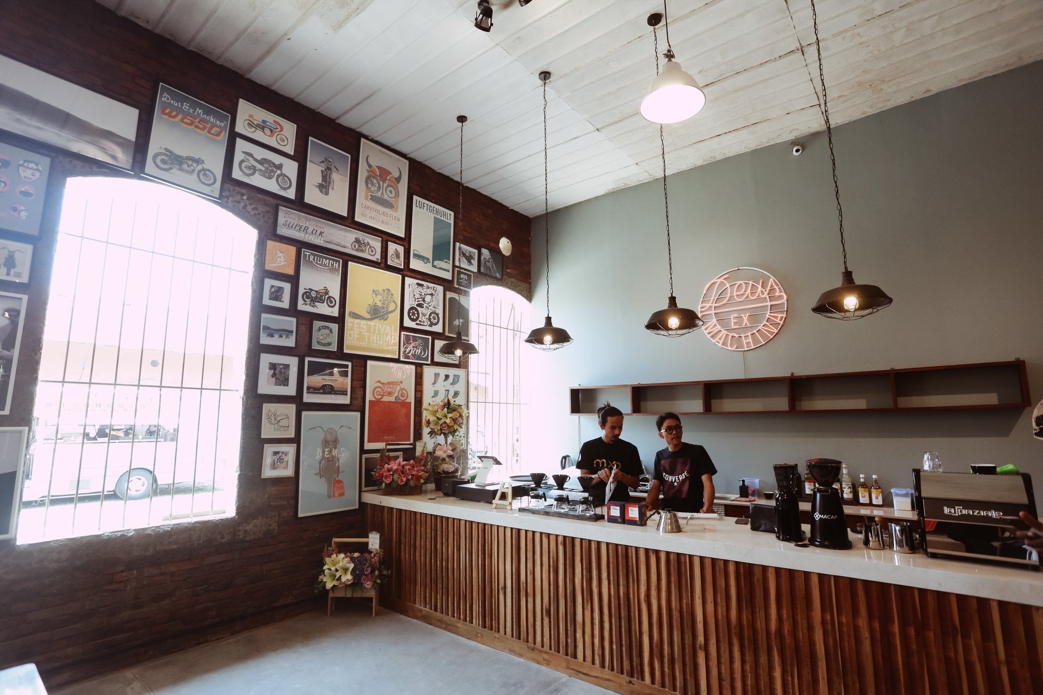 Deus Cafe Bundung – (UK) Deus Ex Machina