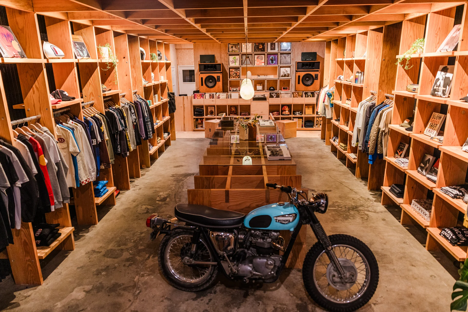 Welcome to Deus Silverlake – (UK) Deus Ex Machina